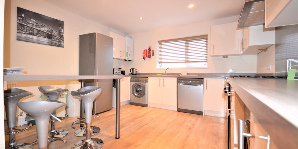 5 bed student house to let Rhondda Street, Mount Pleasant, Swansea, SA1 ...