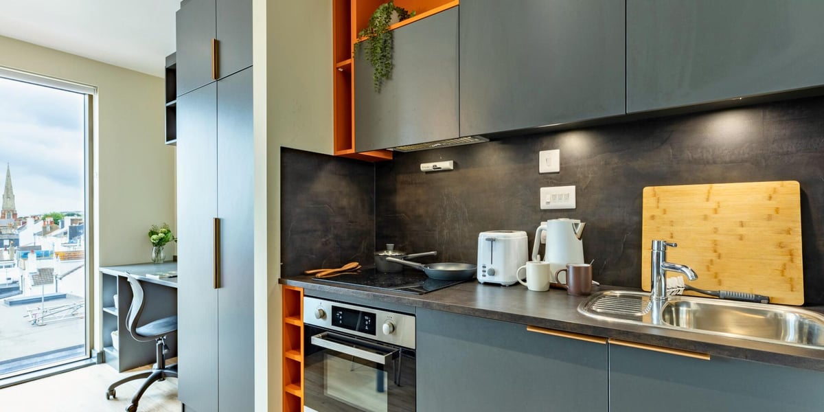 Premium Plus - Sea View to let at Crown House, Regents Hill, Seven ...