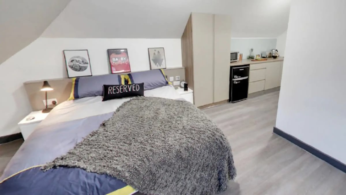 Standard Studio to let at Sycamore House, Woodhouse Square, Kirkstall ...