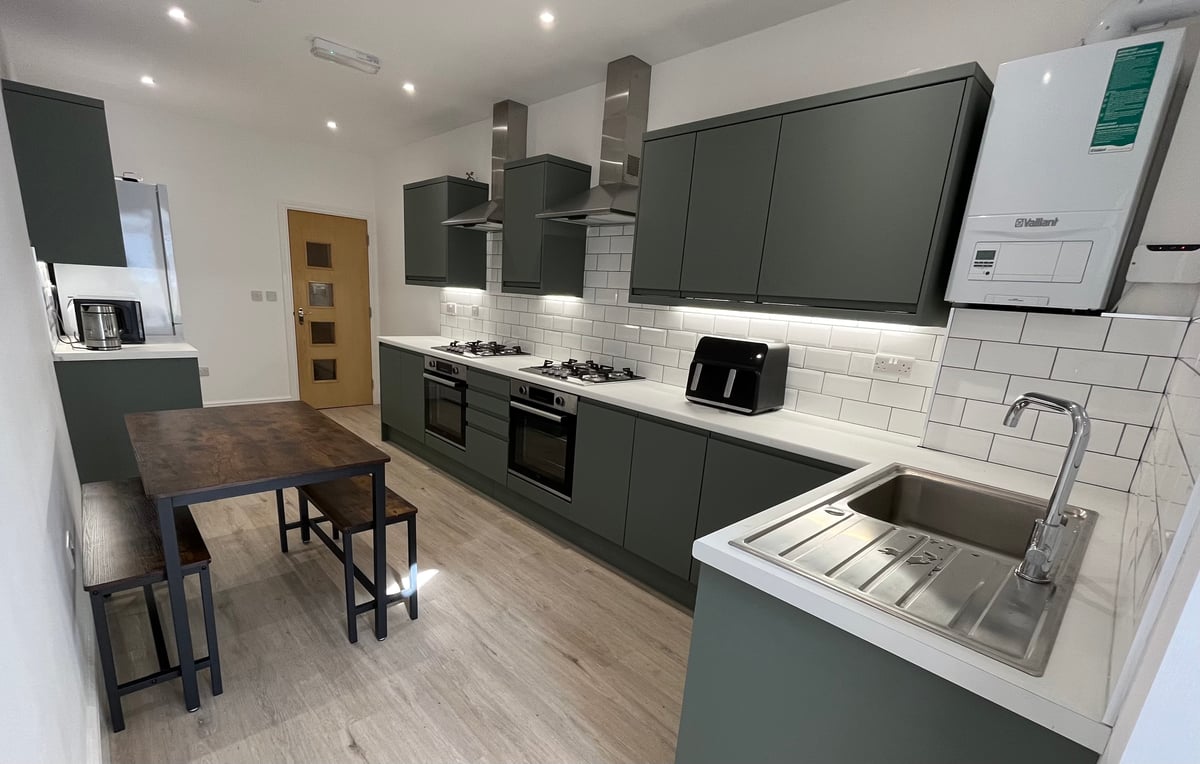 7 bed student house to let Smithdown Road, Sefton Park, Liverpool, L15 ...