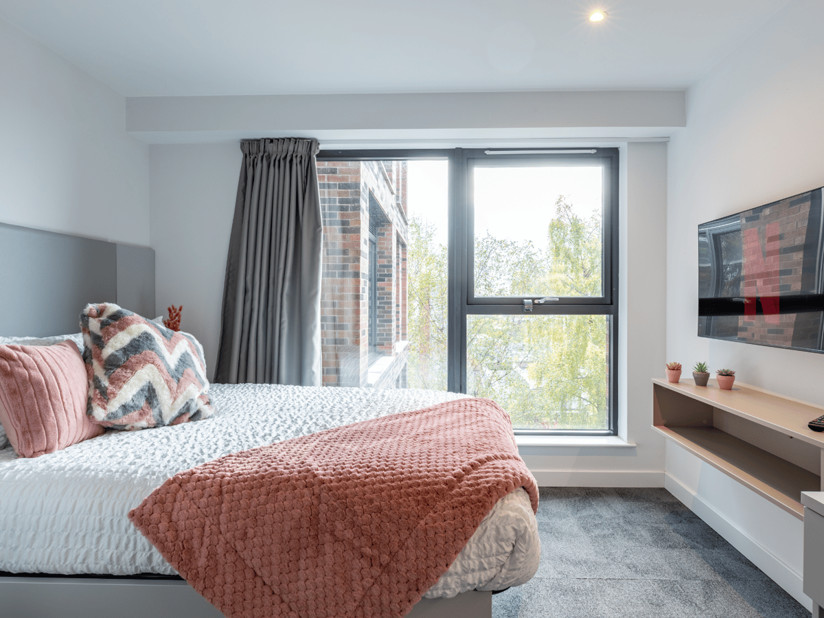 Platinum Studio River View to let at Glasgow West End, 31 Gilbert ...