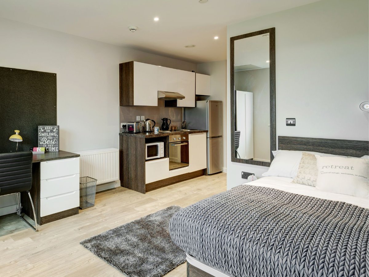 Premium Plus Studio to let at Cricket Field Court, Prince of Wales Road ...