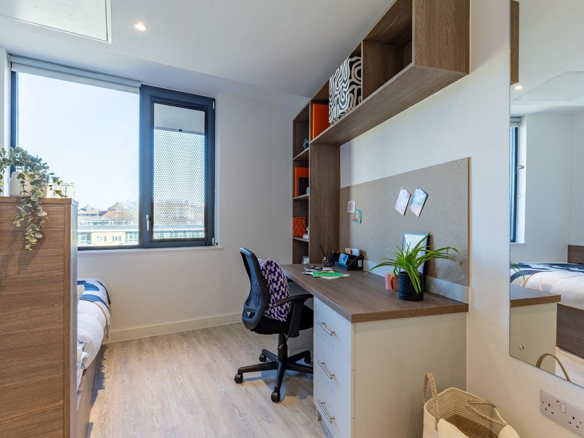 Skyline Silver En Suite to let at Glassworks, St Thomas Street, City ...
