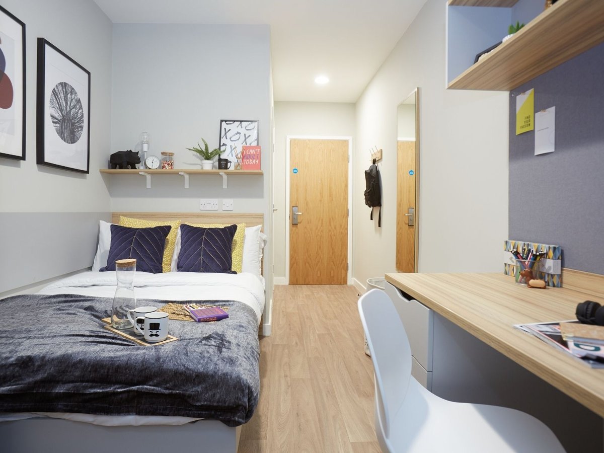 Silver En Suite to let at Gulson Gardens, Gulson Road, Coventry ...