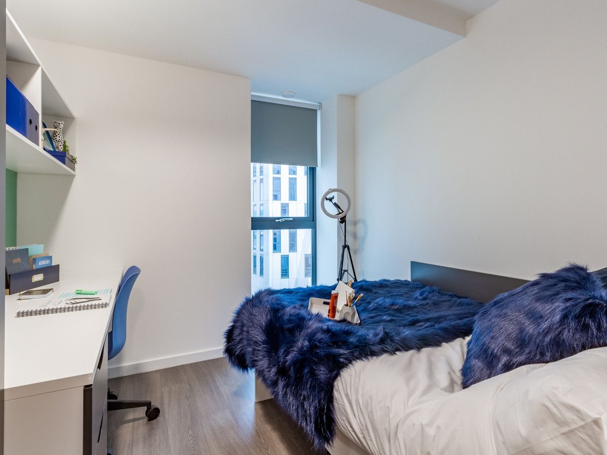 Silver En Suite to let at Pavilion Court, 20 First Way, Wembley, London ...