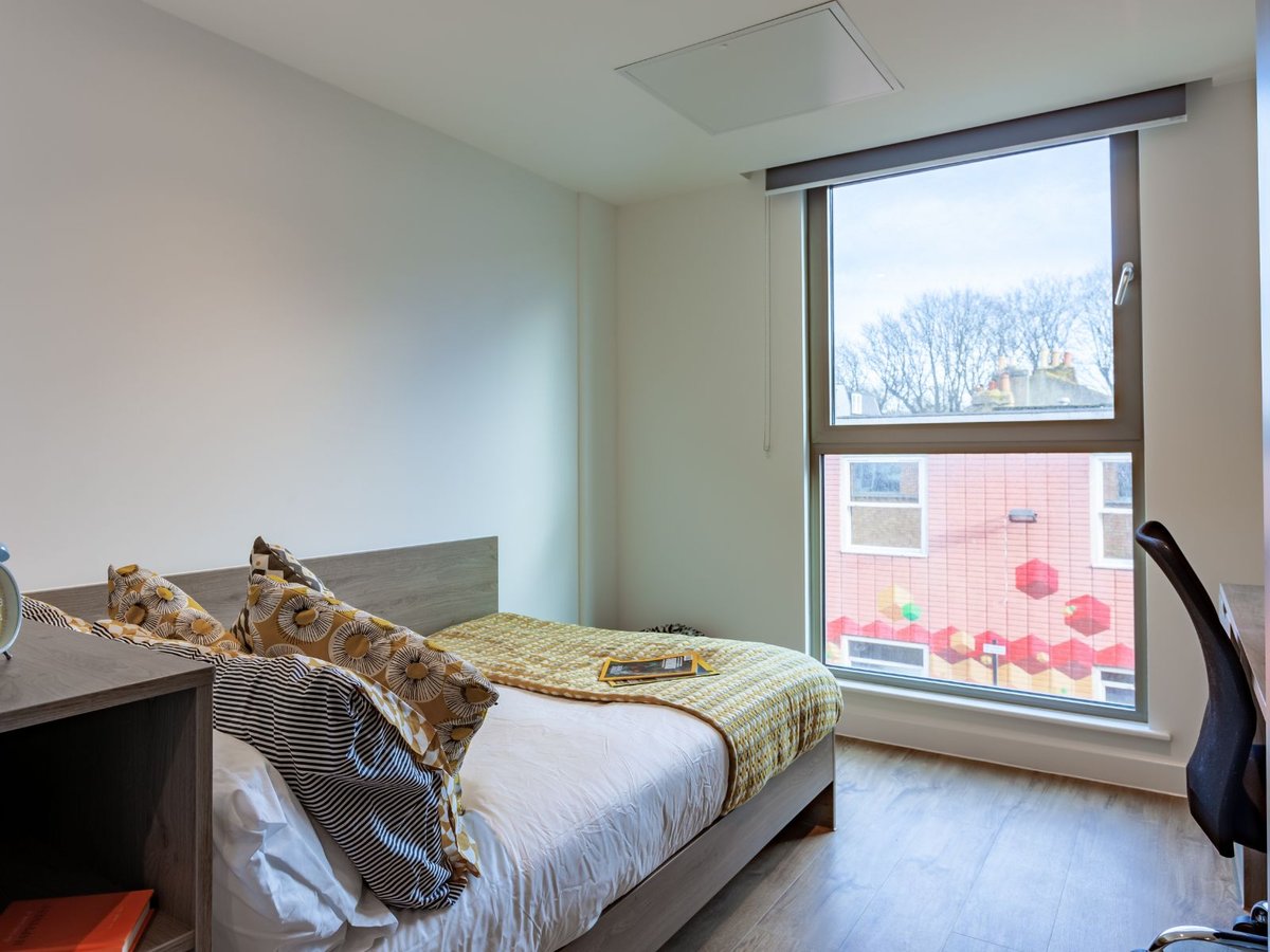 Silver En Suite to let at Pavilion Point, 118-132 London Road, The ...