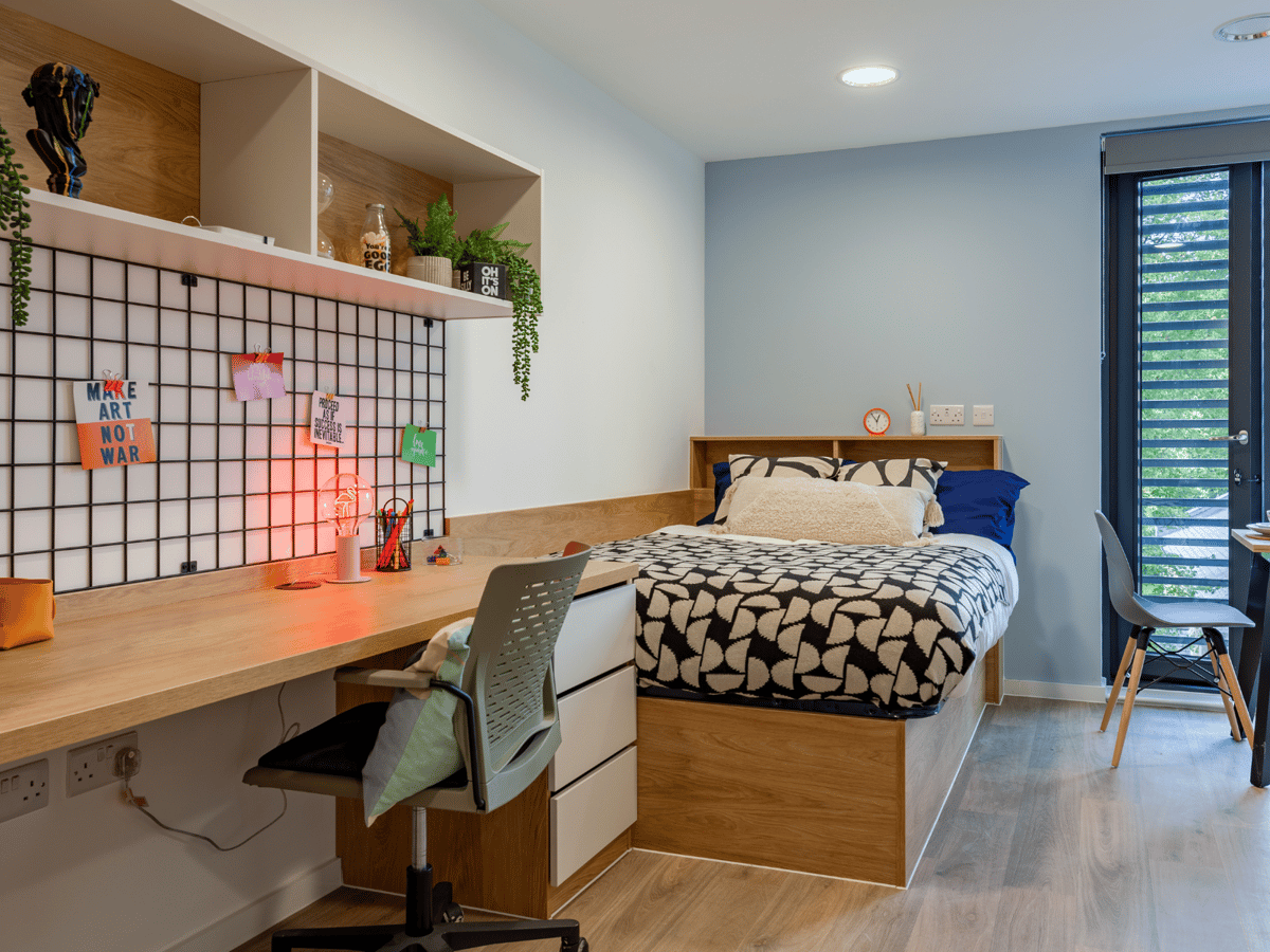 Gold Plus Studio to let at Ty Nant, 180 High Street, City Centre ...