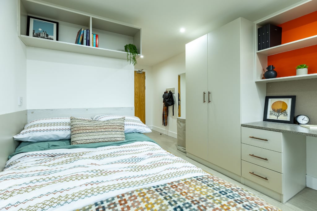 Classic En Suite to let at The Lantern, 6 Bolton Street, Liverpool John ...