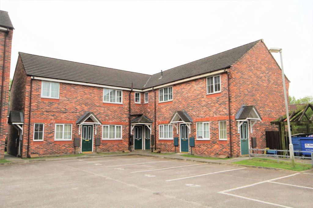2 bed student flat to let Royal Drive, Plungington, Preston, PR2 3AF ...