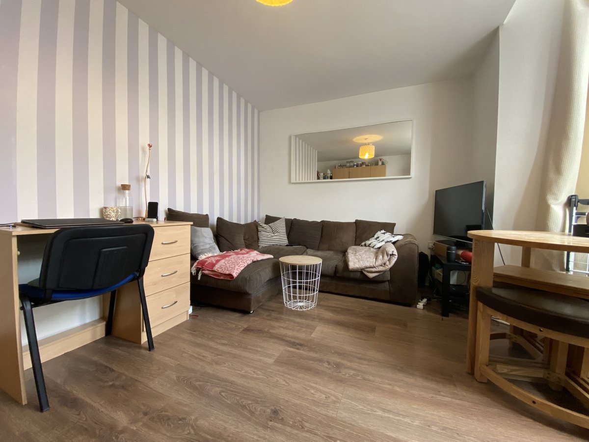 1 bed student flat to let Adamsdown, Adamstown, Cardiff, CF24 0LF ...