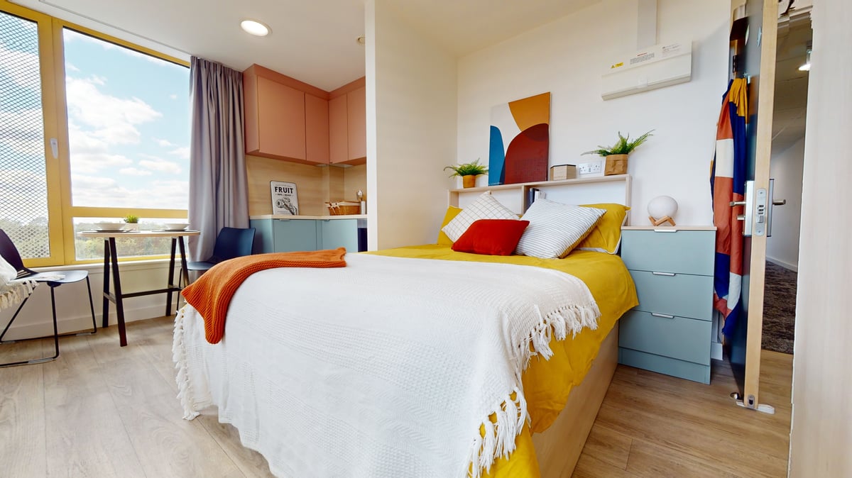 Silver Studio Plus to let at iQ Signal Place, 10 Traffic Street, City ...