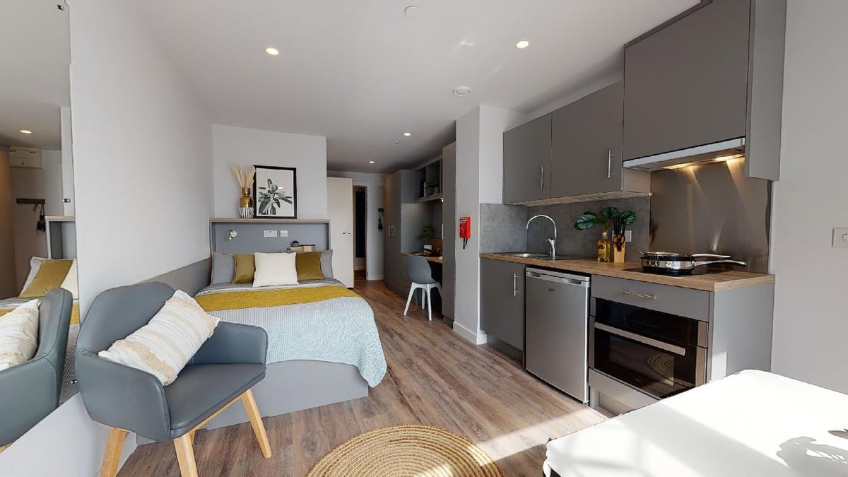 Penthouse Studio to let at iQ Altus House, Tower House Street, City ...