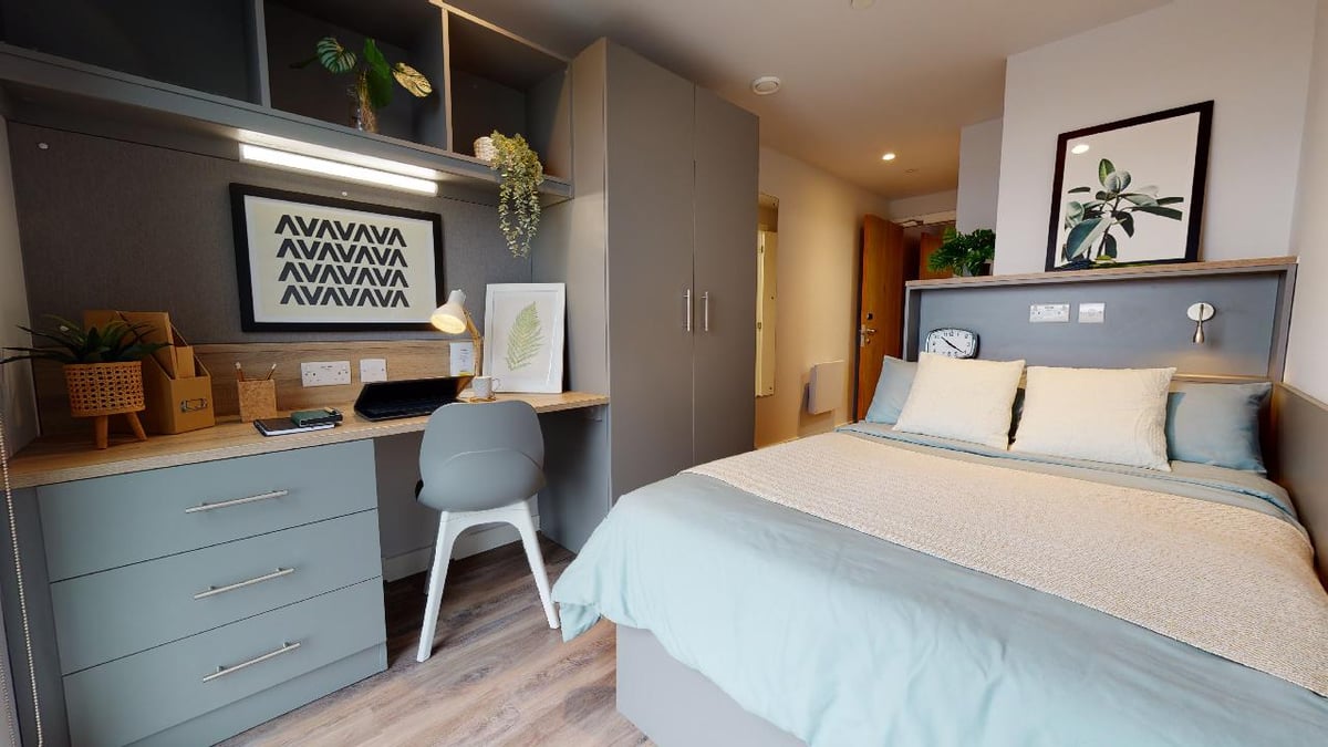 Gold En Suite Plus-2627 to let at iQ Altus House, Tower House Street ...