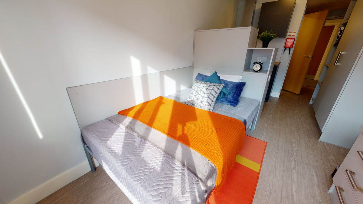 Bronze Studio Plus to let at iQ Hoxton, 67 Kingsland Road, Hoxton ...