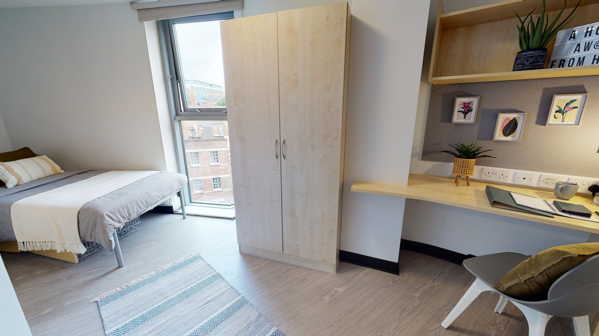 Copper En Suite to let at iQ Exchange, 143 Lower Parliament Street ...