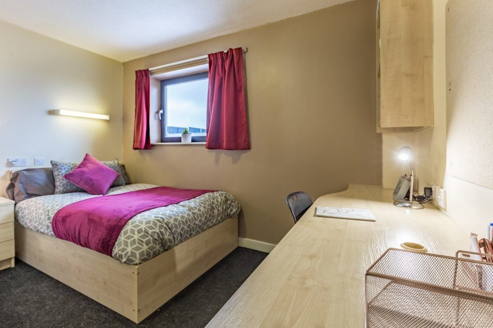 Classic 2 Bed Ensuite to let at The Pinnacles, Broad Street, City ...