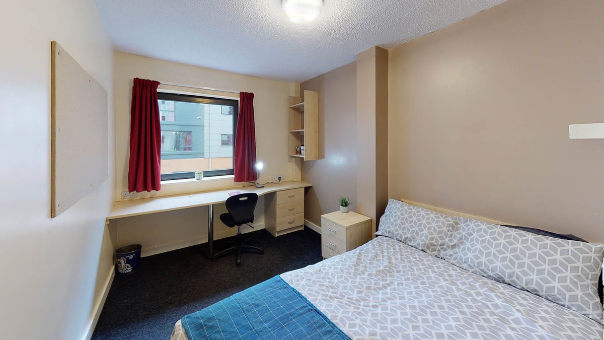Classic 3 Bed Ensuite to let at The Pinnacles, Broad Street, City ...