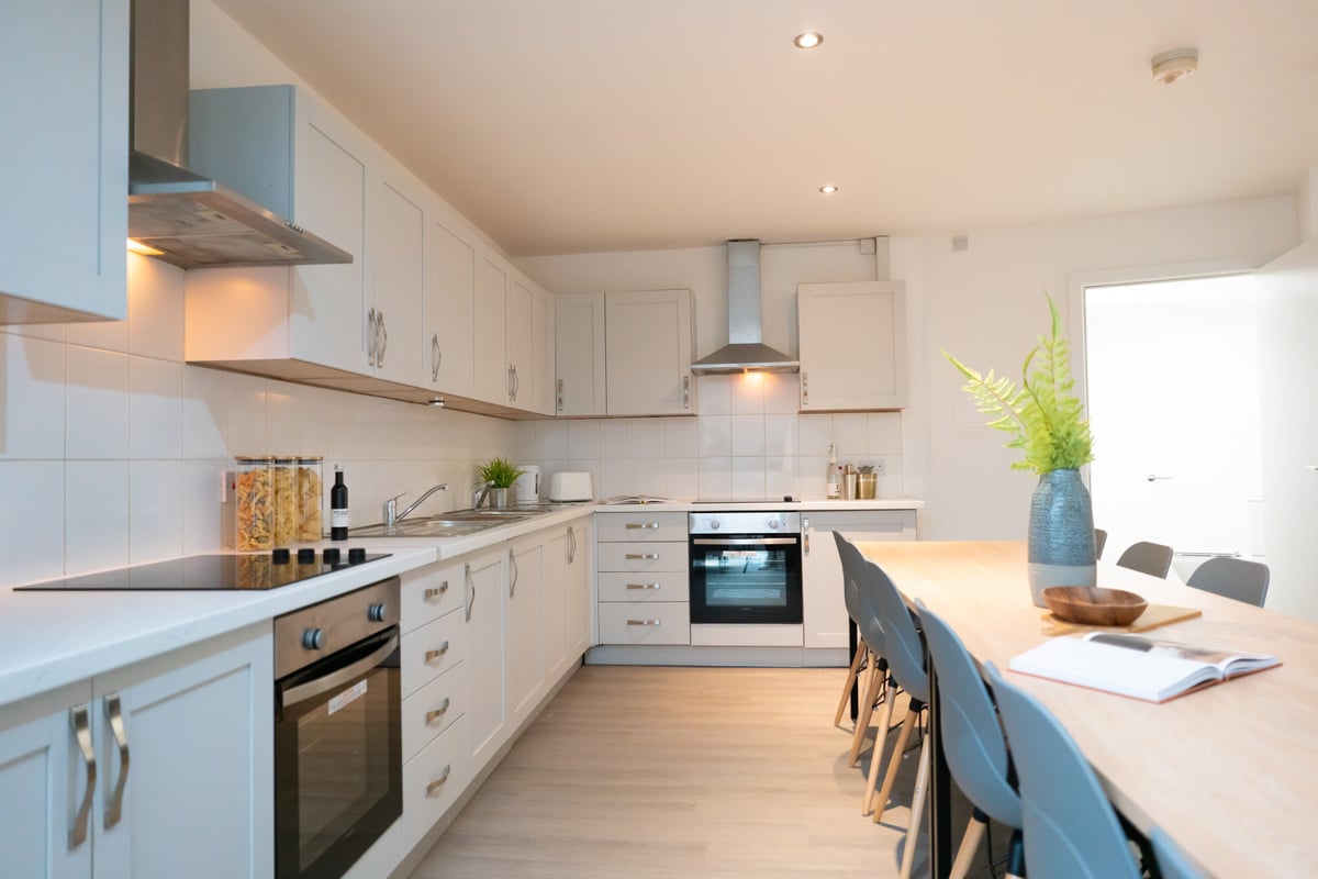 Property unavailable | 5 bed student house to let Moss Lane East ...