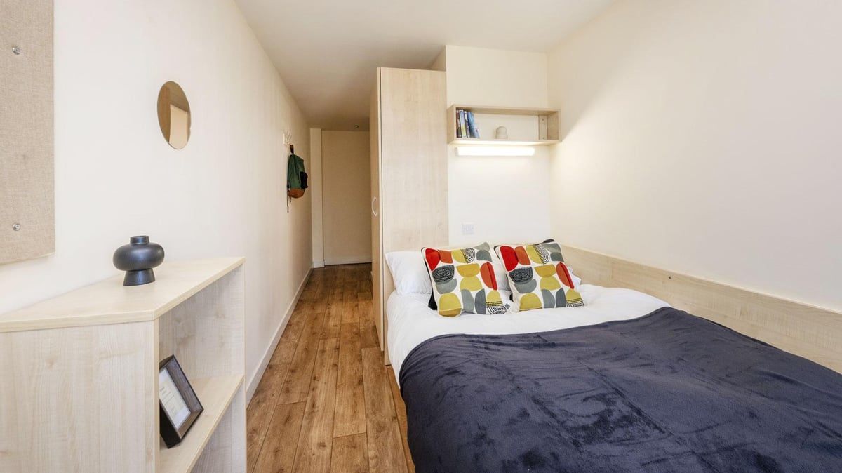 Silver Ensuite to let at Rockingham House, Broad Lane, City Centre ...