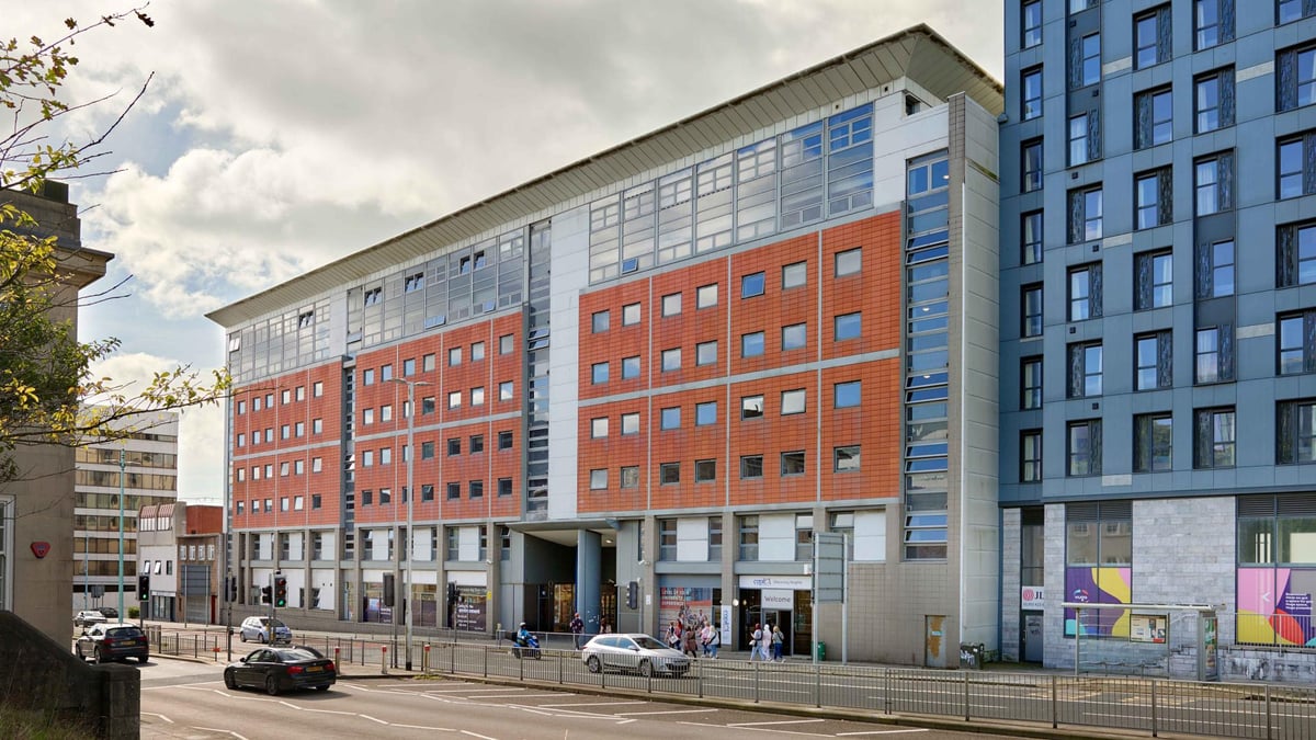 Bronze Ensuite to let at Discovery Heights, 27-31 Cobourg Street, City ...