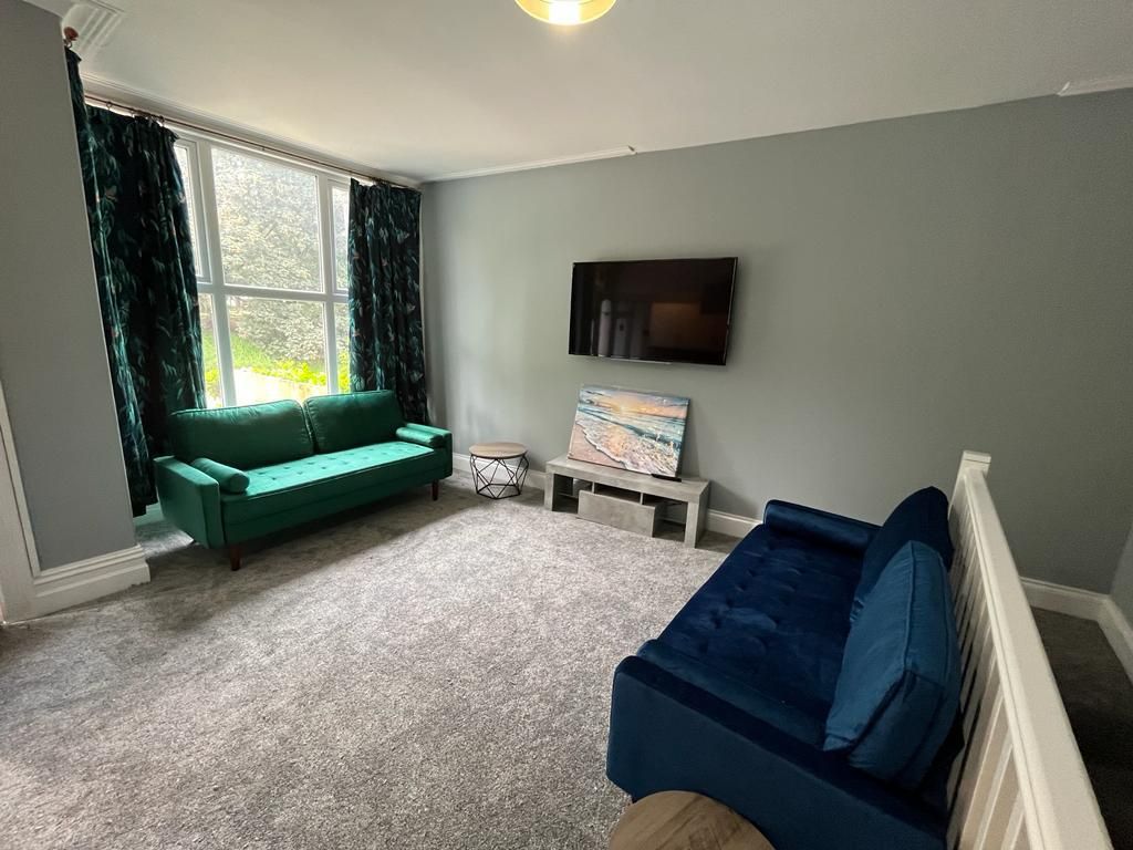 4 bed student house to let Knowle Avenue, Burley, Leeds, LS4 2PQ ...