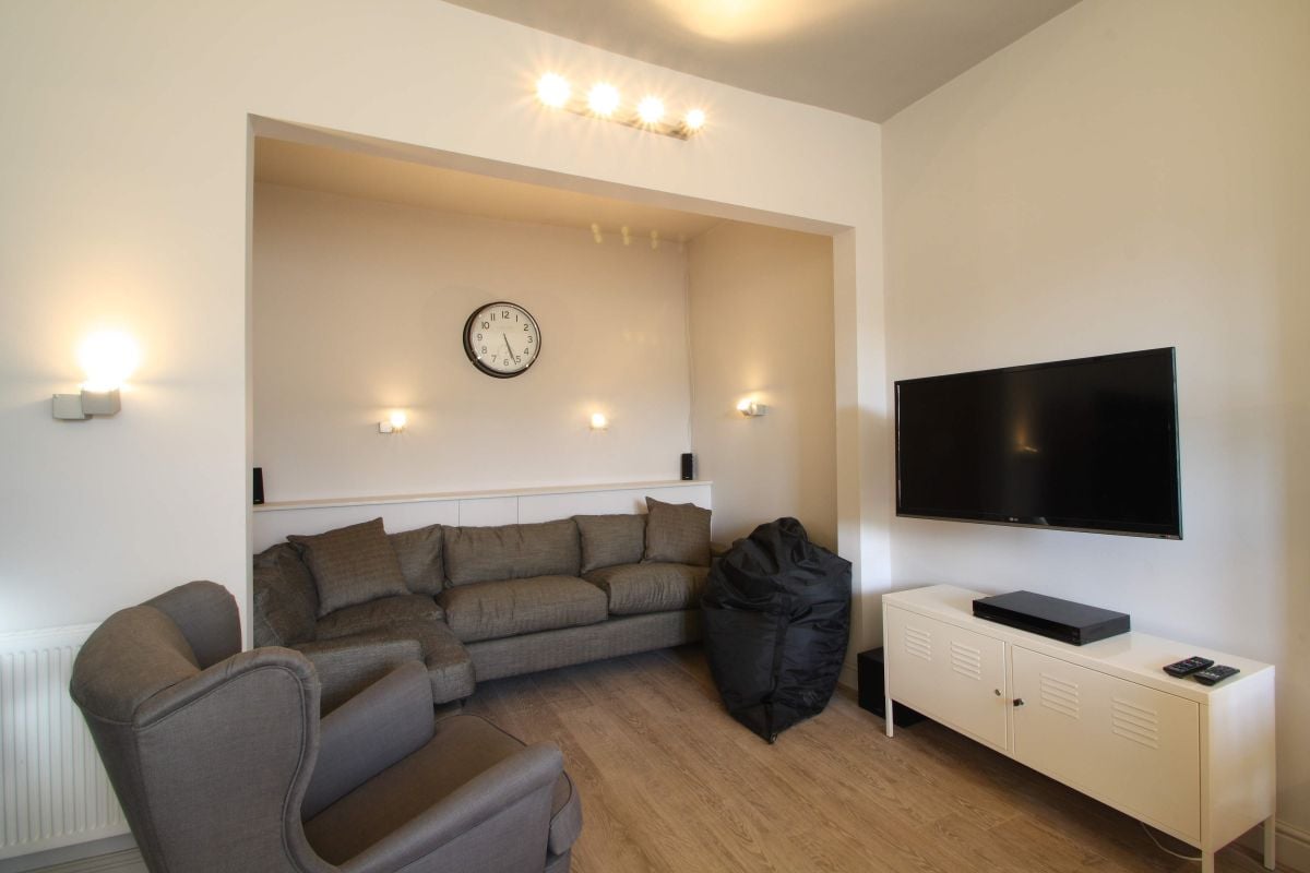 7 bed student house to let Woodsley Road, Woodhouse, Leeds, LS2 9LZ ...