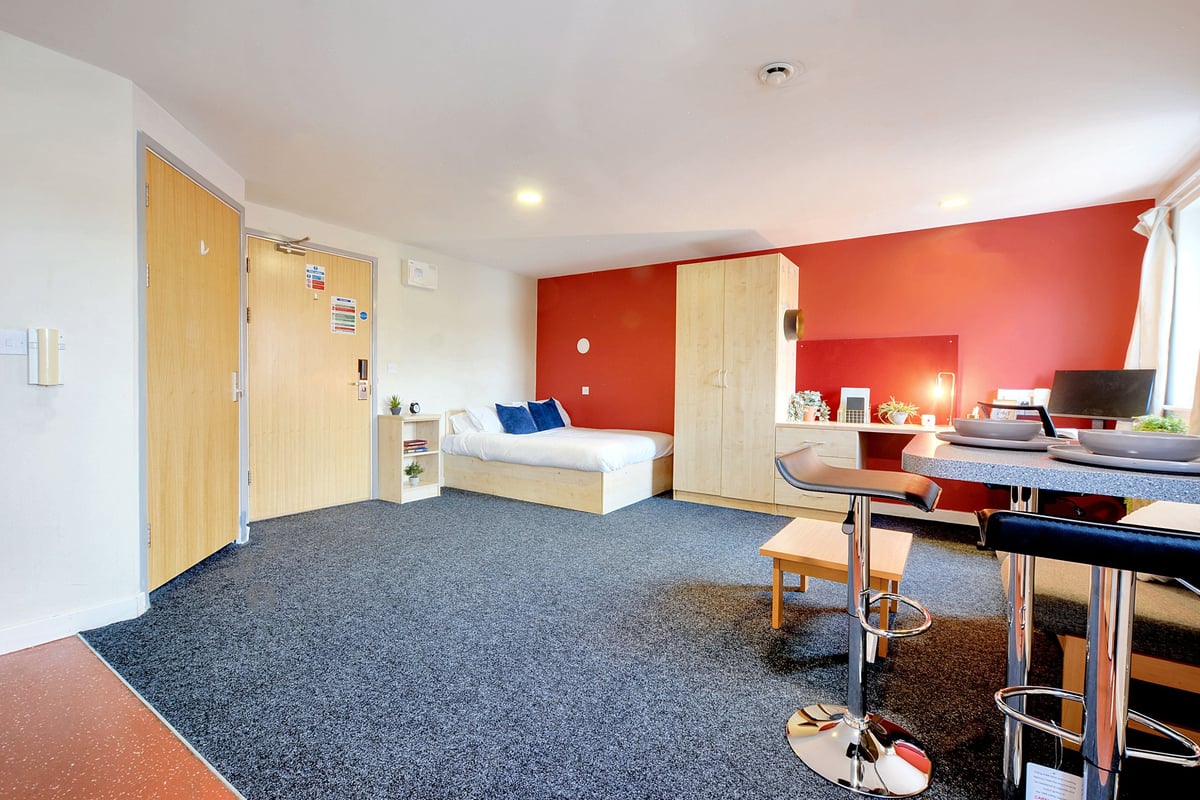 Large studio to let at Nottingham Two, Midland Way, Dunkirk, Nottingham ...